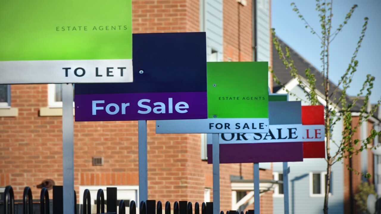Lower house prices draw UK buyers to the Continent FXCompared.com